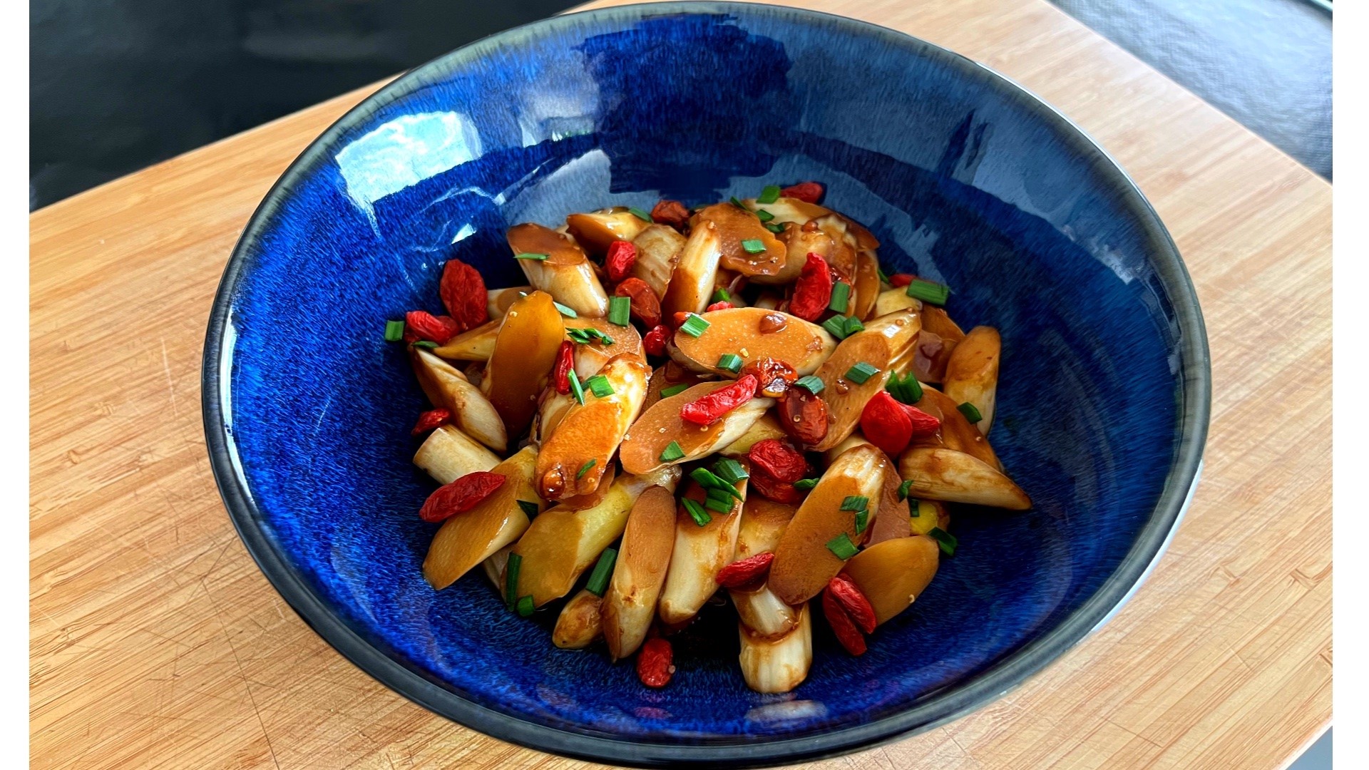 Recette estivale : Asperges sautées aux baies de Goji - FLETC